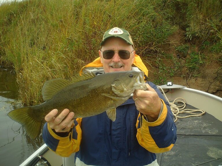 The Difference Between Smallmouth and Largemouth Bass - Fishing ...